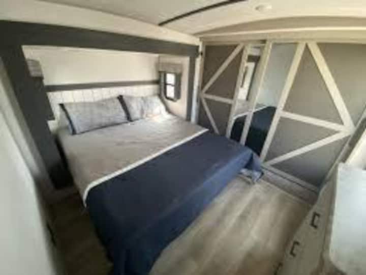 Luxury Fifth Wheel, Glamping - Spruce Grove