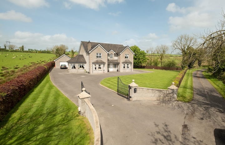 Luxury Family Home In Omagh, Great For Families. - Omagh