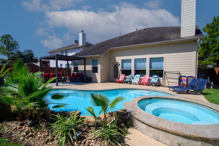 Katy Oasis With Luxury Heated Winter Pool - Katy, TX