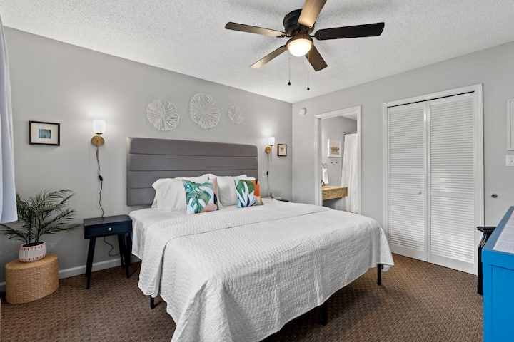 King Suite W/ Kitchenette. 2m To Beach & No Stairs - Surfside Beach, SC