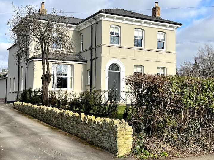 Self Contained Private Room In Victorian Villa - Cheltenham