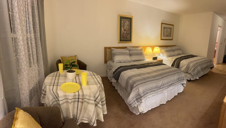 Hotel By The Lake - Colchester, CT