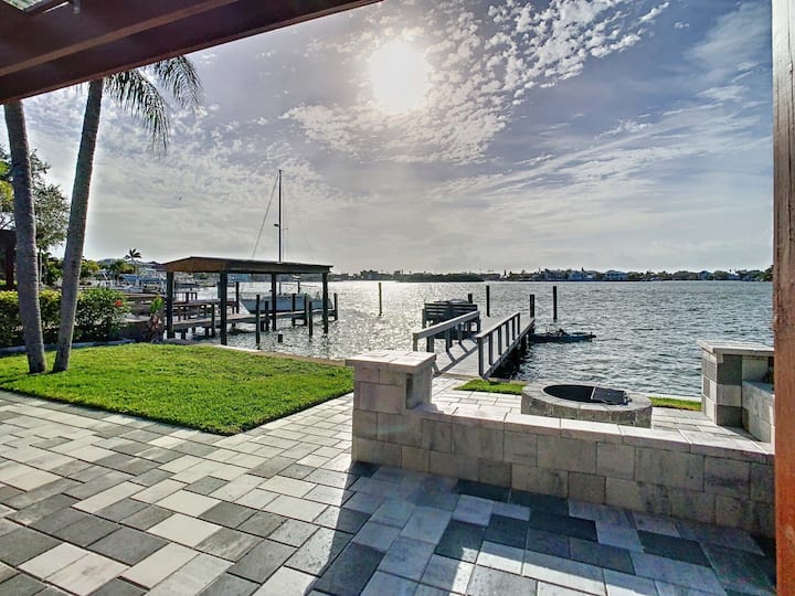 Magical Sunset Waterfront View, Renovated 3bd 2bth - Largo, FL