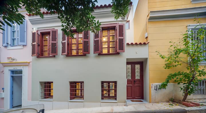 A Neoclassical Mansion In Athens - Athens