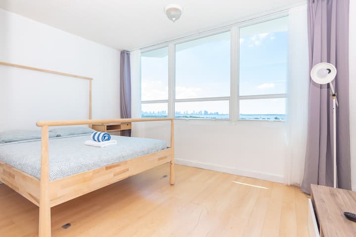 Oceanfront Resort City Bay View Free Parking - Miami Beach, FL