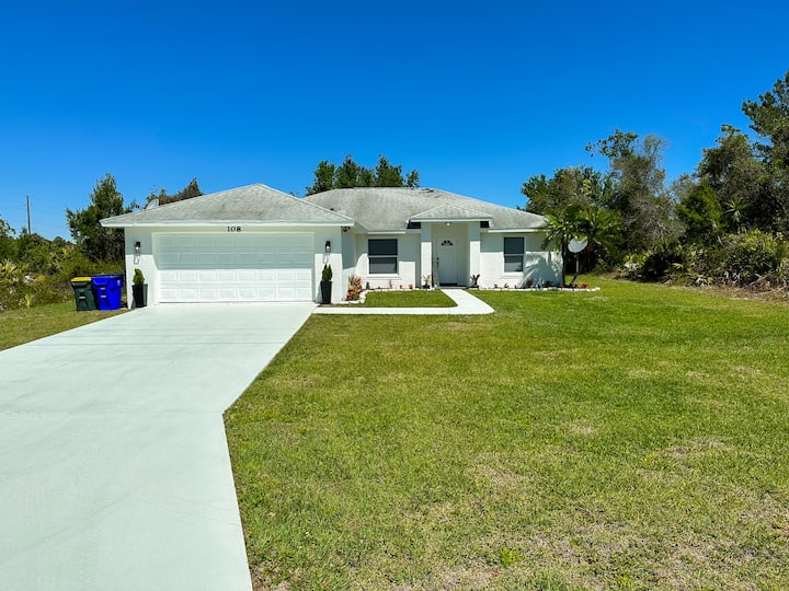 Perfect, Relaxing King Bed Suite W/ Free Parking - Lake Placid, FL