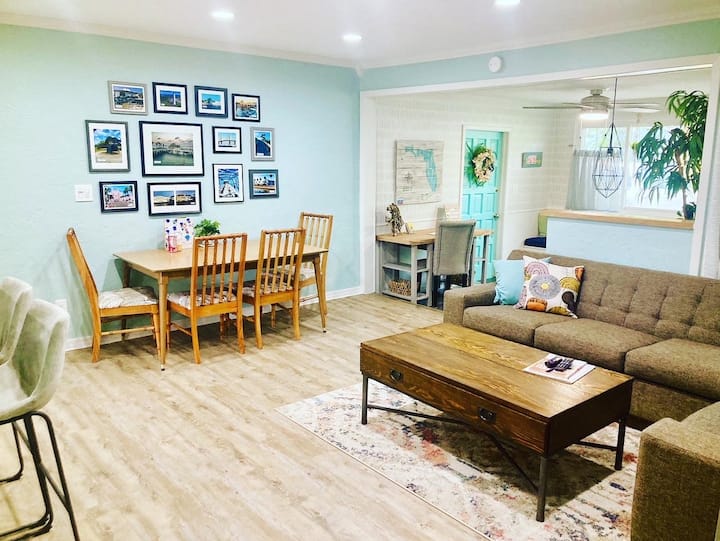 Quiet, Cute, & Close To It All - St. Pete Retreat - St. Petersburg, FL
