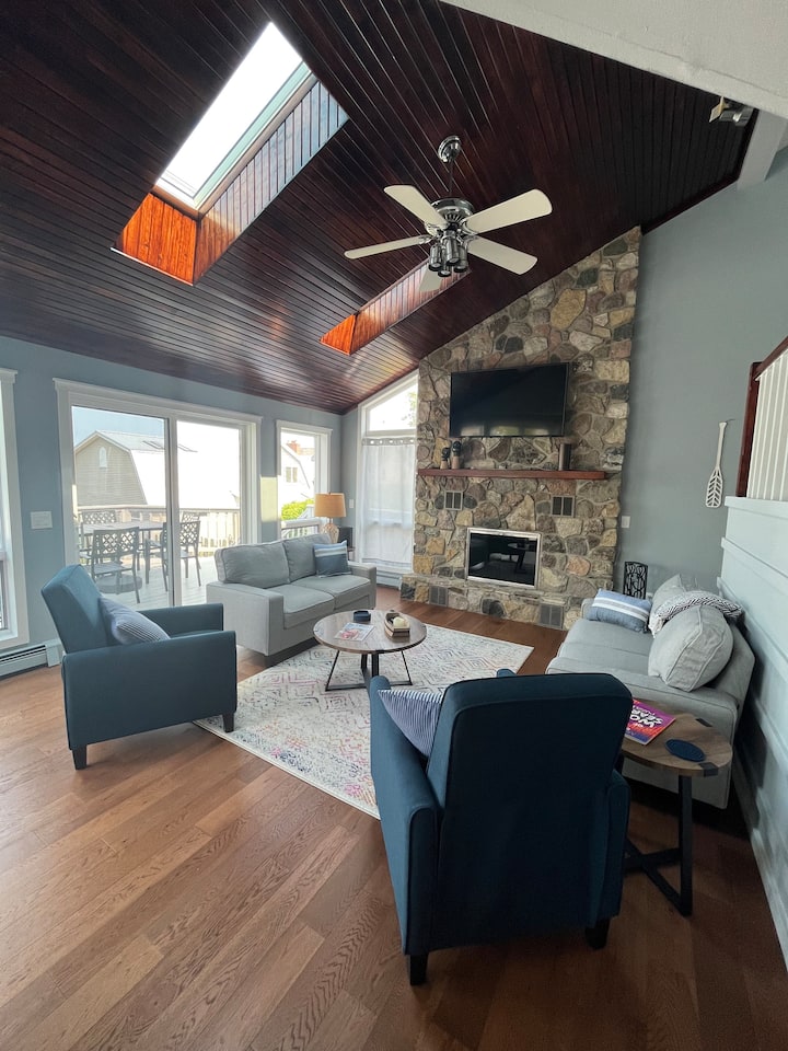 Lake Life! Beach Front Home - Port Huron, MI