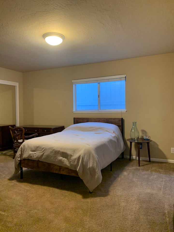Large Room In Santa Cruz Home With Ocean Views - Santa Cruz, CA