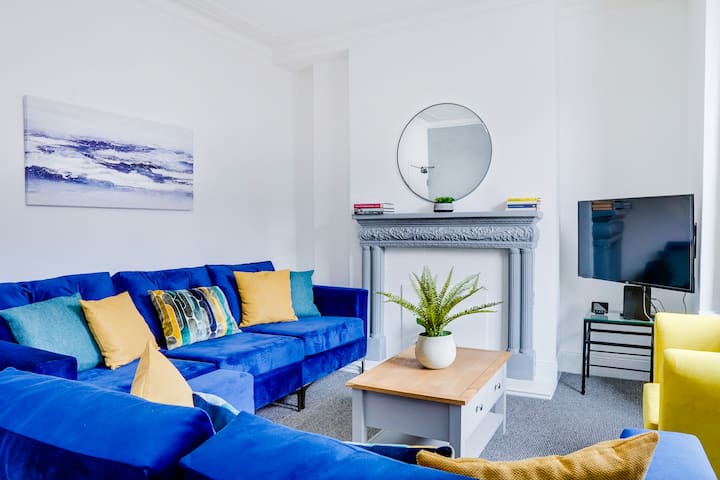 Spacious 4 Bedroom House Near Cc - Leeds