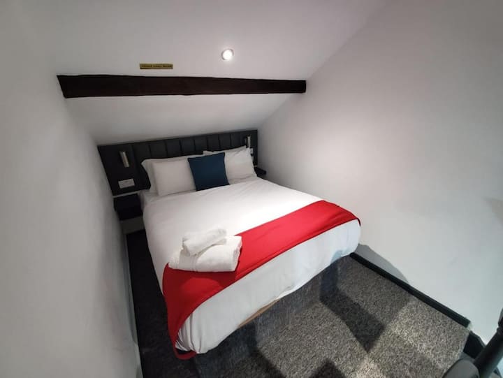 2 Bed Suite With Balcony - Nottingham
