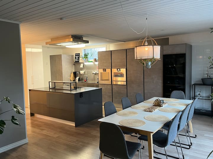 Spacious Row House With 4 Bedrooms - Helsinki