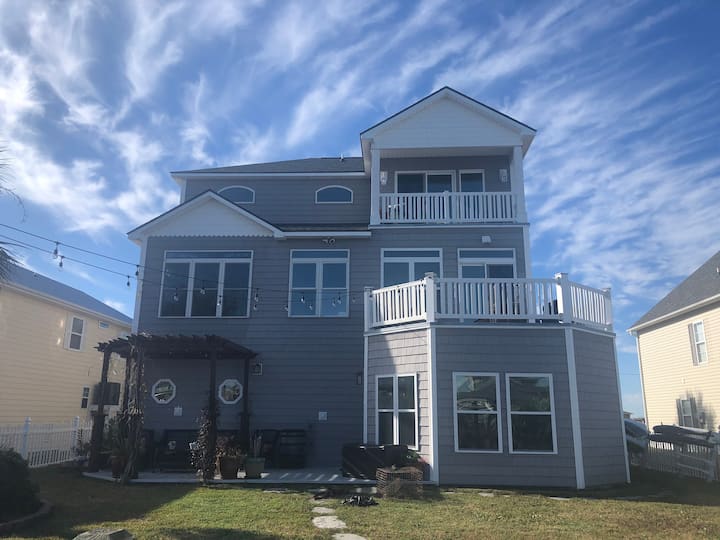 Deep Water Canal Front, Walk To The Beach! - Surf City, NC