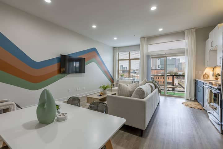 Boho Waves | City Views+king Bed+gym+free Parking - Dallas, TX