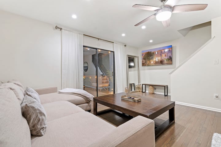 Luxury Darlington Villa - Dumfries, VA