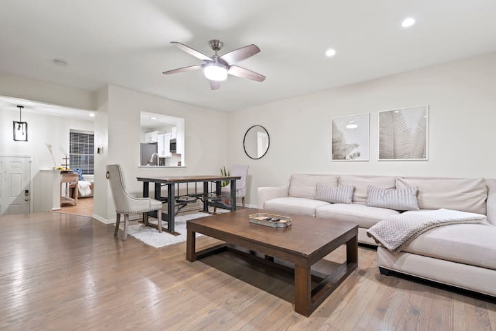Luxury Darlington Villa - Dumfries, VA