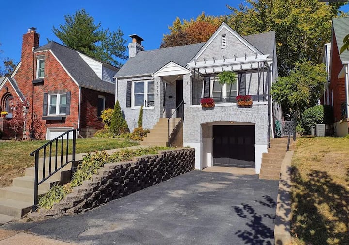 Cute Cottage Home - Kirkwood, MO