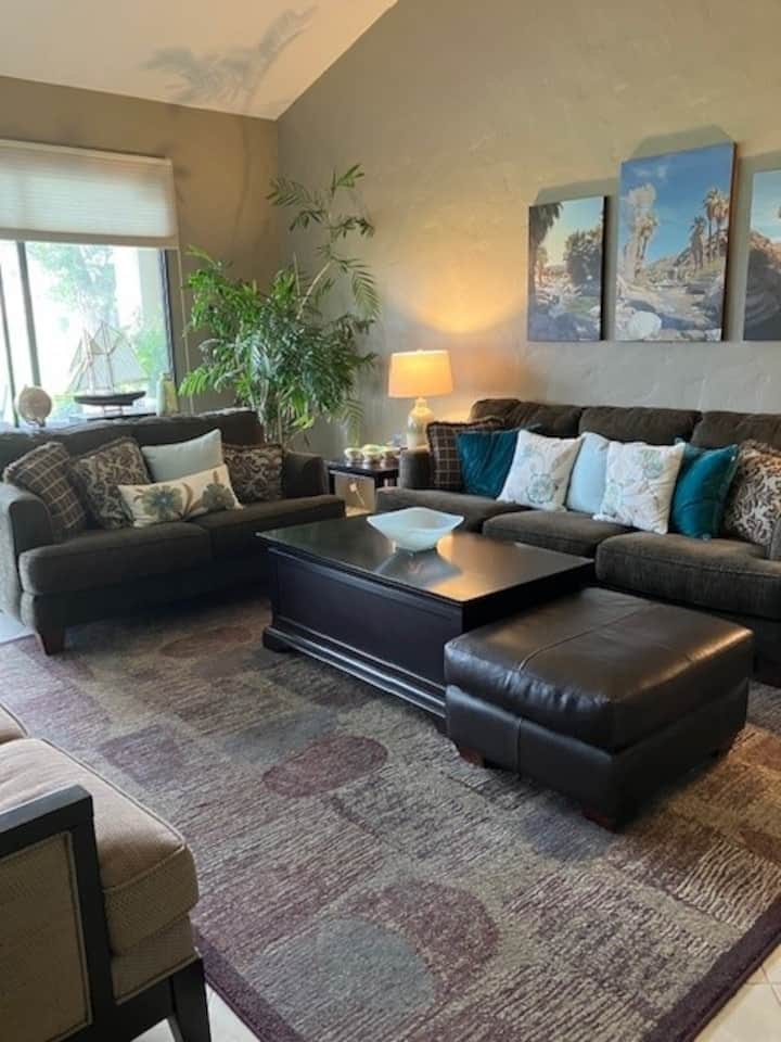 Golf Course Getaway. - Palm Desert, CA