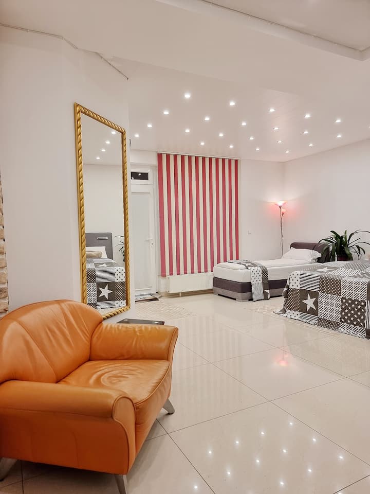 J&l Apartment Mit Ruhiger Lage Nahe Des Bahnhofes - Baden-Baden