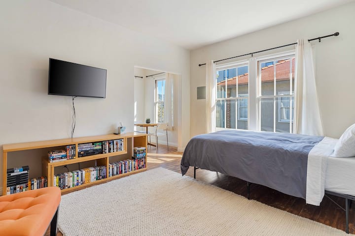 Top Floor Apartment *New* - Berkeley, CA