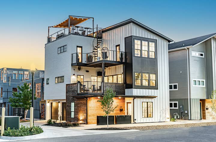 The Rooftop Terrace On The Square - Bentonville, AR