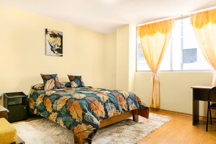 Habitación Con Baño Privado En La Carolina - Quito