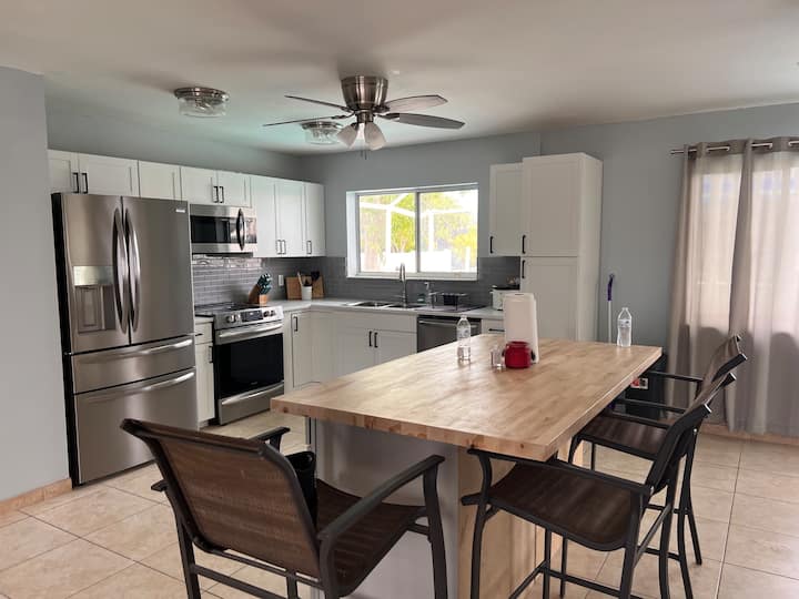Beautiful 3 Bedroom 2 Bath Home With A Heated Pool - Port Charlotte