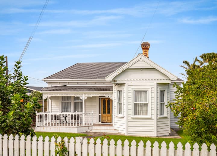 Spacious Villa In Chatswood - Auckland