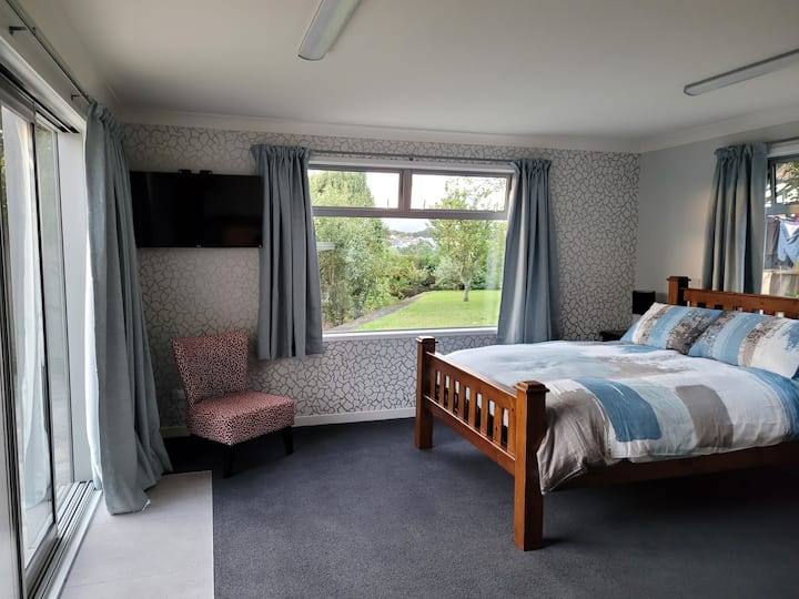 The Studio - Peaceful With Mountain Views - New Plymouth