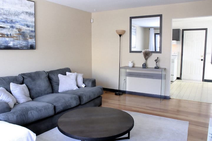 2 Br Apt 2 Min Walk To Albanymed Offstreet Parking - Albany, NY