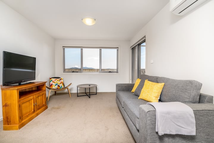 Relaxing 2br Apt In North Point Complex - Canberra