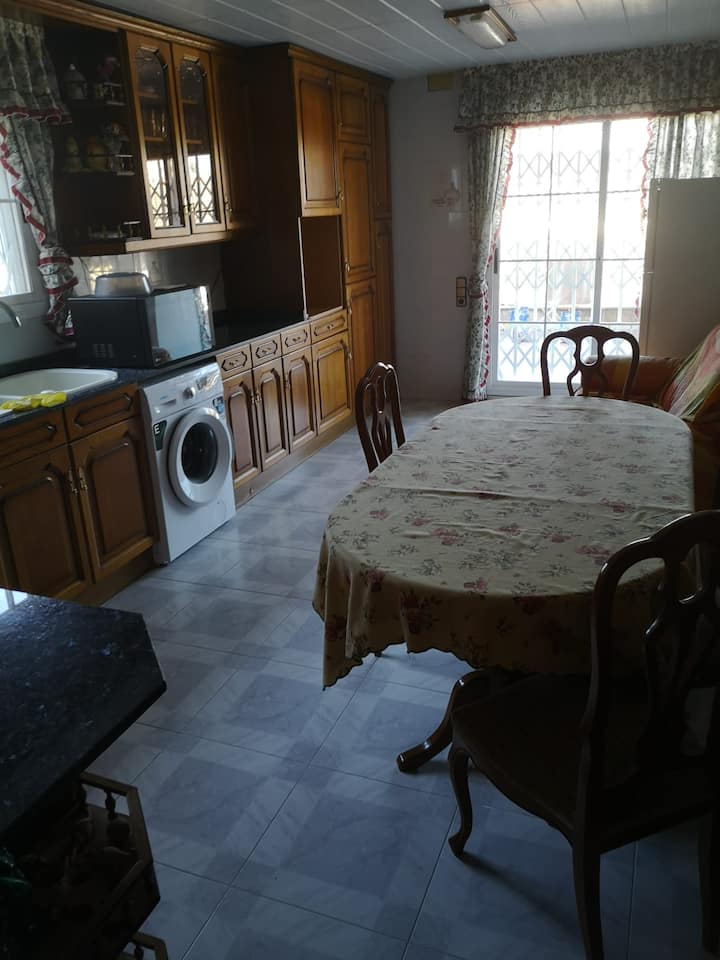 Grande, Con 2 Baños Y Piscina - Granollers