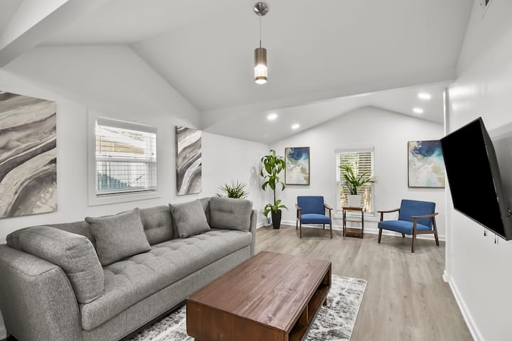 4-bed 2-bath Pet Friendly Home In Heart Of Atlanta - Decatur, GA