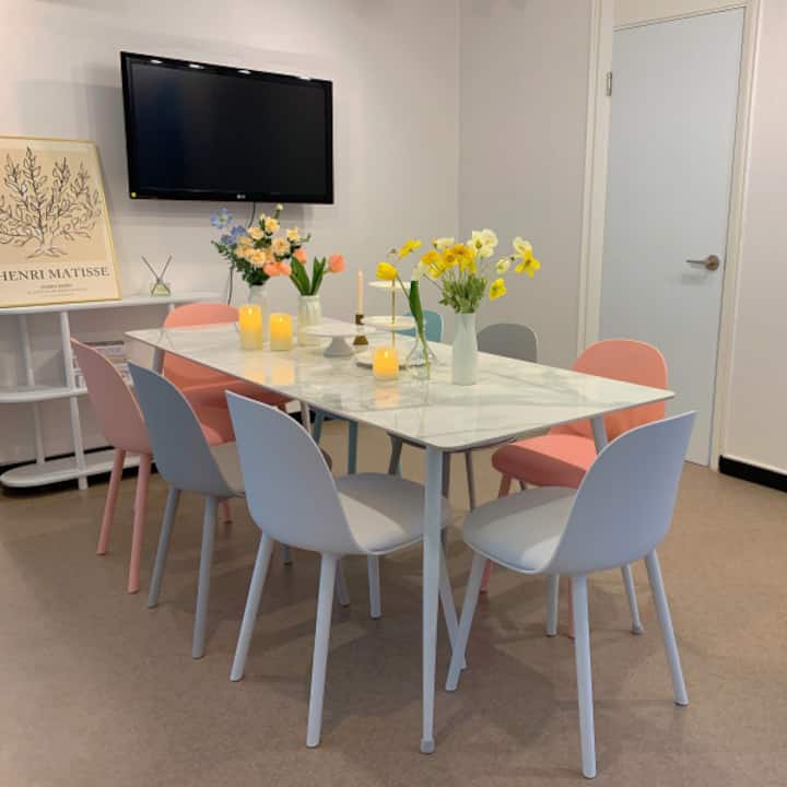 [상수역 1분] 홍대 단독주택 방3 10인 숙박파티가능 넓은 공간 - South Korea