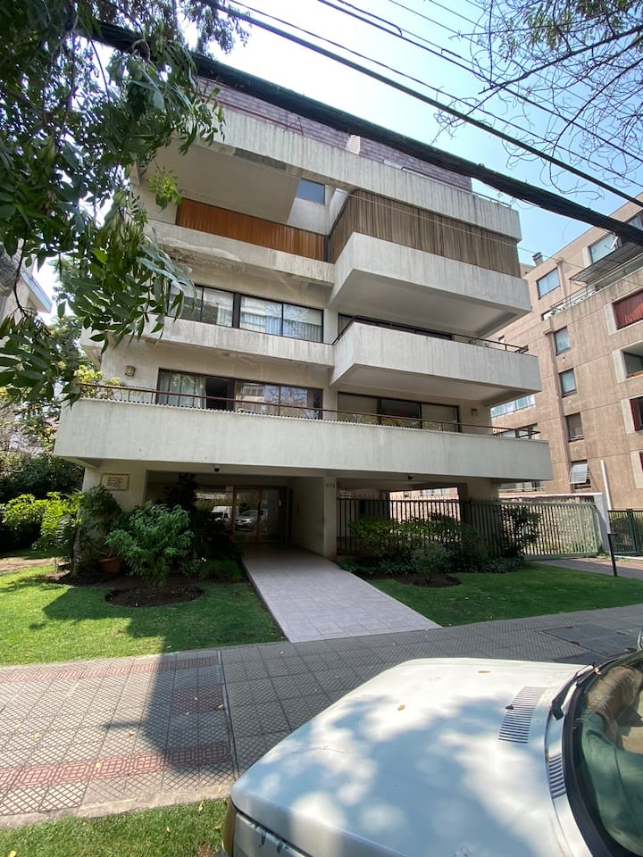 Cómodo Dpto Con Estacionamiento - Providencia