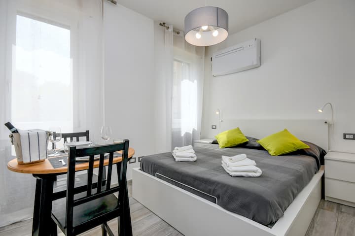 [Desenzano]deliziosa Suite Centrale Con A/c, Wi-fi - 代森扎諾-德爾加達
