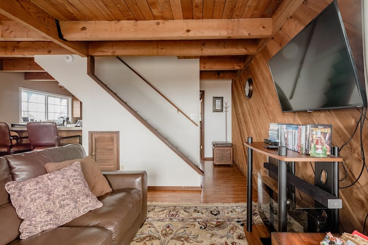 Whale Watch A-frame • Ocean Views Salt-spa & Sauna - Oceanside, OR
