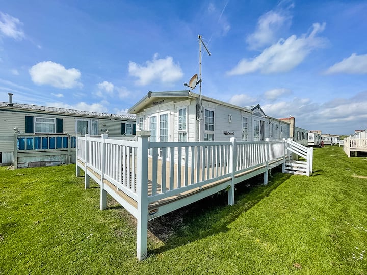 Lovely Caravan With Decking In Essex Ref 17306br - Frinton-on-Sea