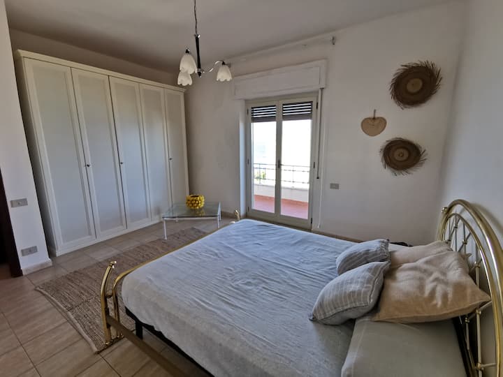 Beachfront Sea View Apartment - San Lucido