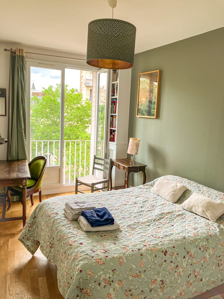 Chambre Au Cœur De Paris, Salle De Bain Privée - Paris