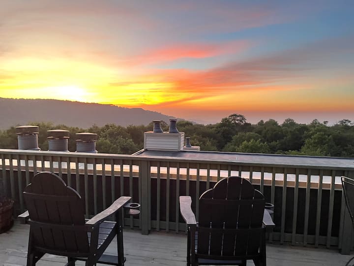 Alpine Overlook! Top Floor No Stairs!/pool/hot Tub - Beech Mountain, NC