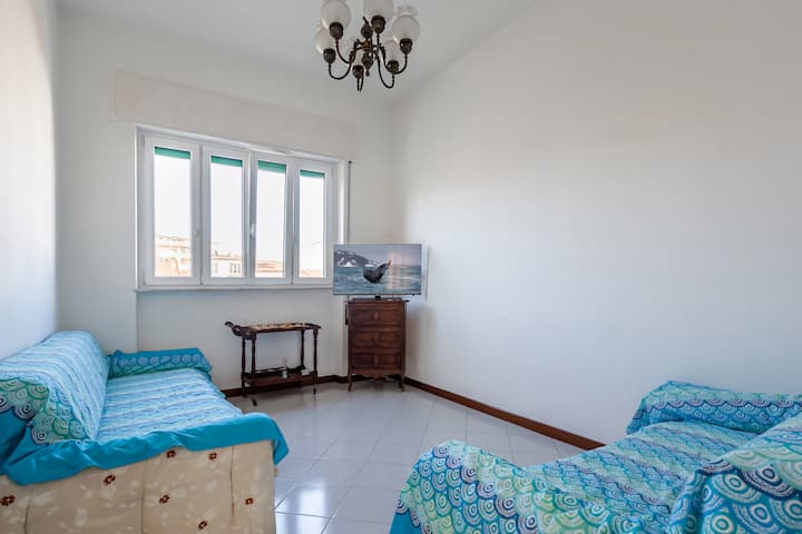 Viareggio Roomy Apartment With Balconies - Viareggio