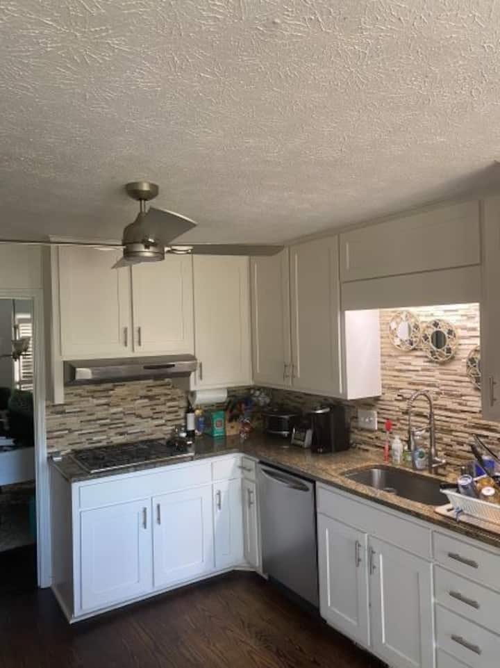 Room Available - Quiet - Roswell, GA