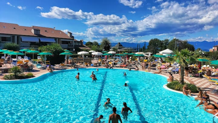 Bilocale "Roveri" A Desenzano Con Piscine - Itália