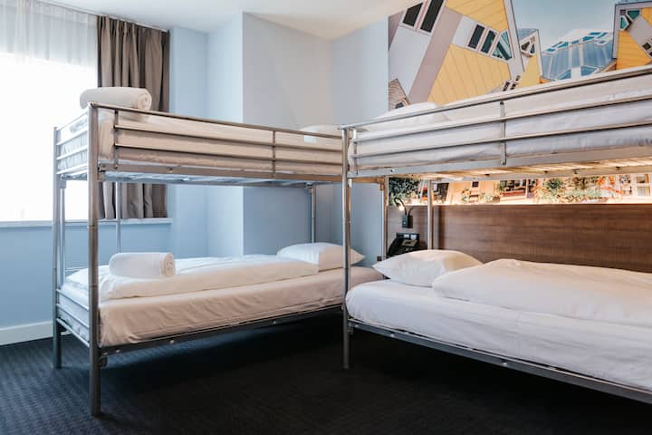 Budget 8-person Room - Rotterdam