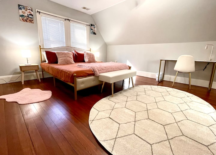 [Dreamy Room New-wells Hosp /5 Min To/ T Station ] - Newton, MA
