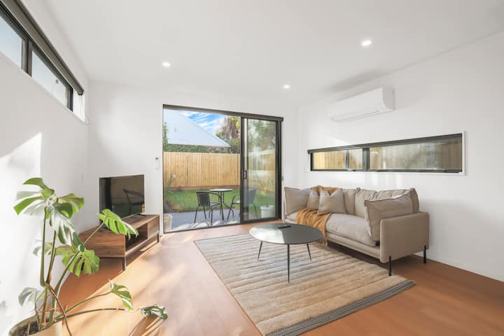 Summer Fun, Sunny Cosy Sleeps 6 Free Parking - Christchurch