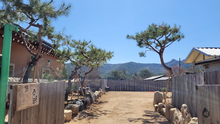 모십니다! 편백한옥 독채,취월 경주남산칠불암가는길 최고의 명품동네 어린이놀이터.아늑한숙소 - Gyeongju-si