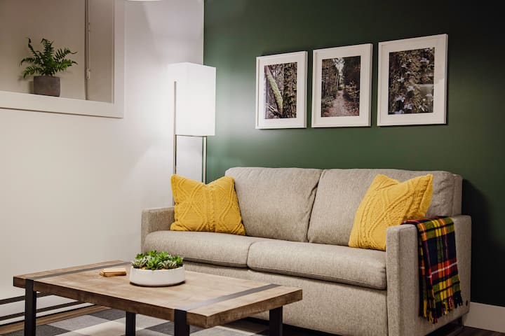 North Vancouver Trailhead Suite - North Vancouver