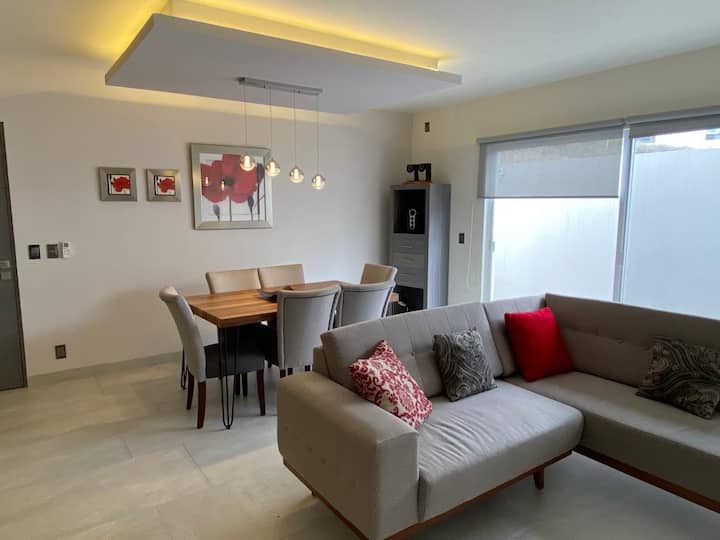 En La Zona Dorada De León - León